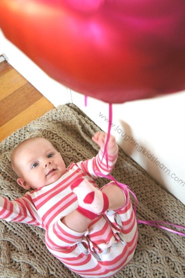 3 juegos sensoriales para bebés. ¡Divertidos y fáciles de hacer en casa ...